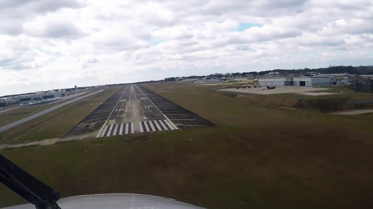 Crosswind Landing at KGYH King Air 200 - YouTube