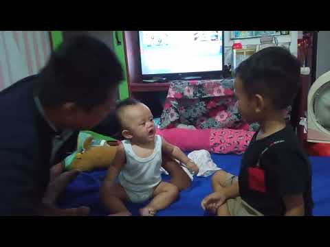cium cium adek... bikin gemesh 😘😘