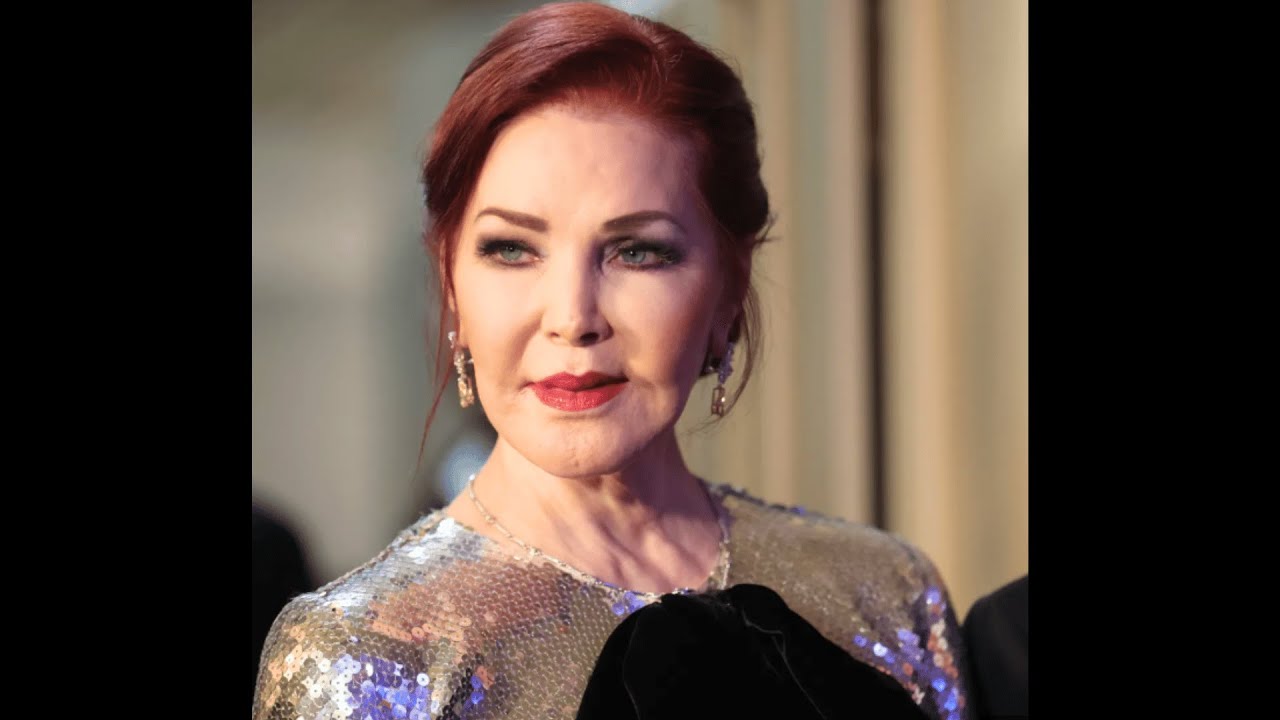 She’s 80 Still a ELEGANT Fashion Icon - YouTube