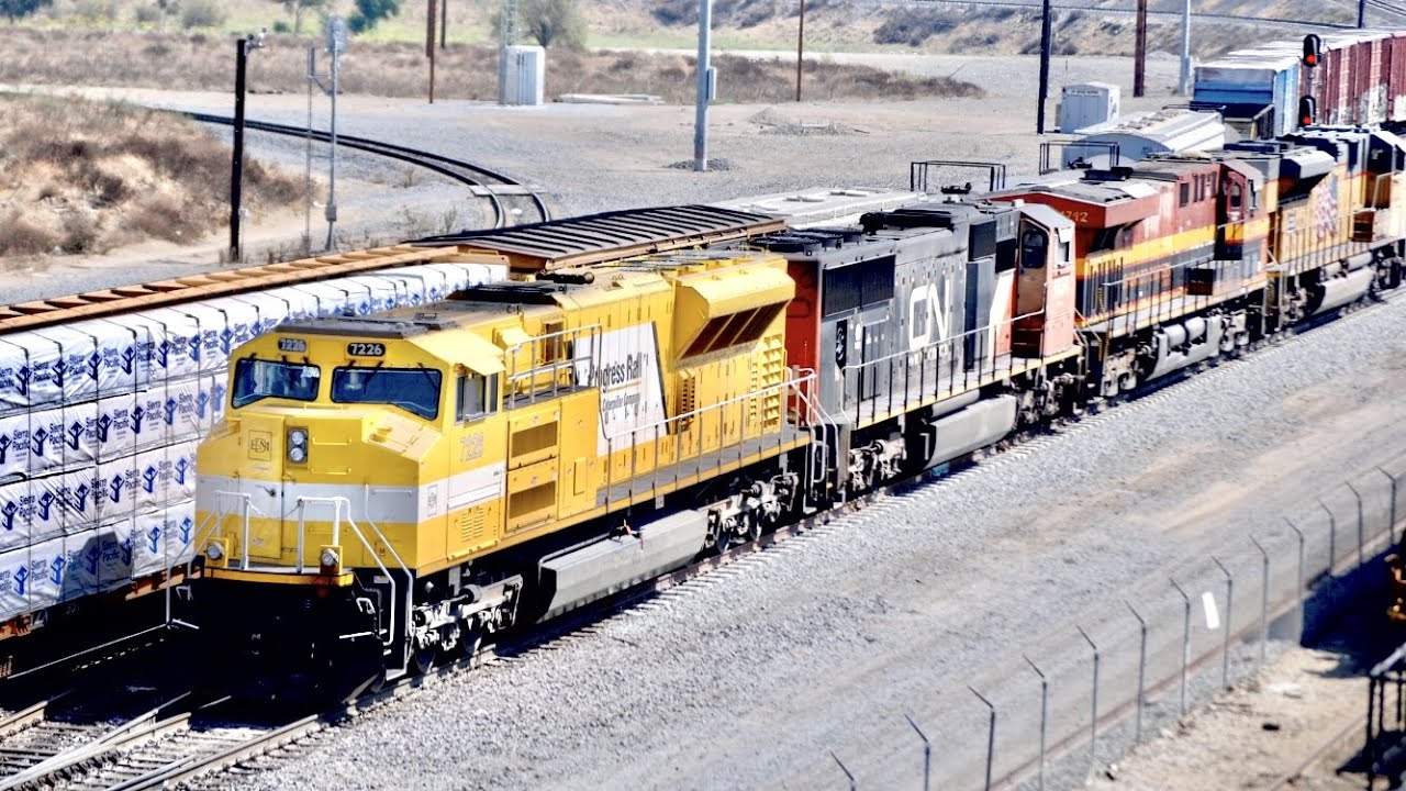 West Colton Yard Humping in Action! Railfanning West Colton 9/25/2021 ...