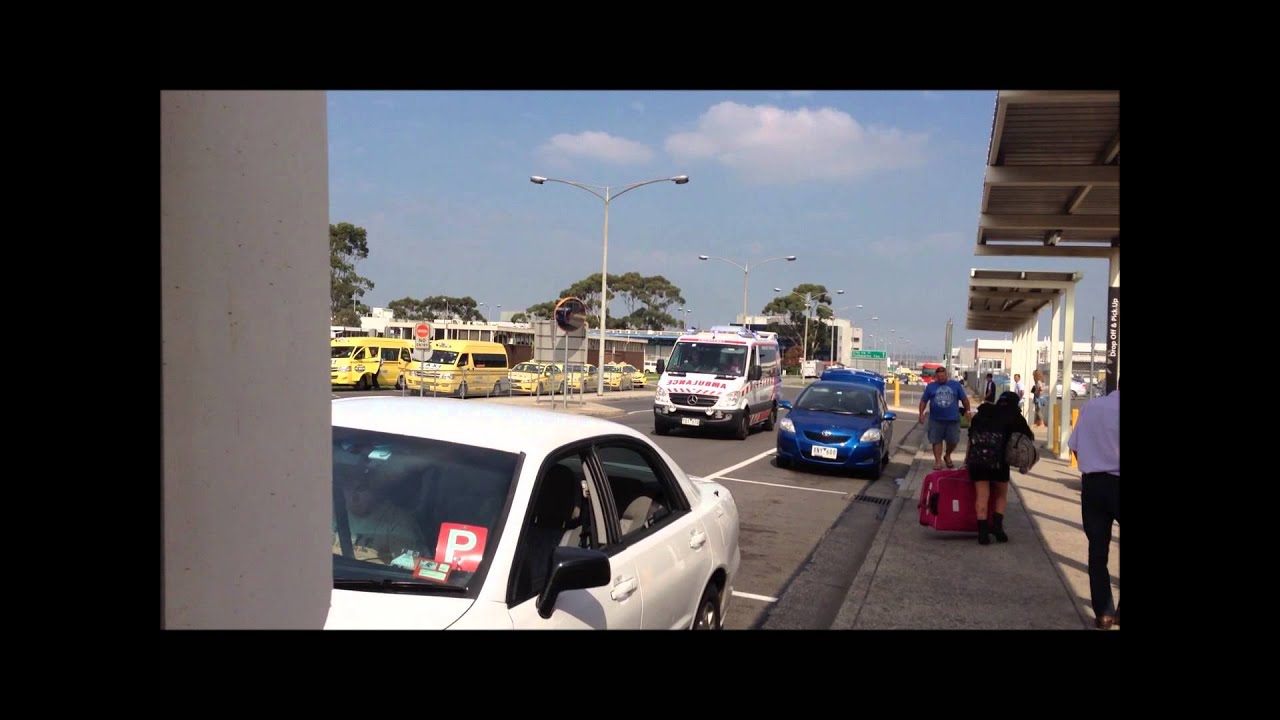 Ambulance Victoria Paramedic Unit 6039 Responding - YouTube