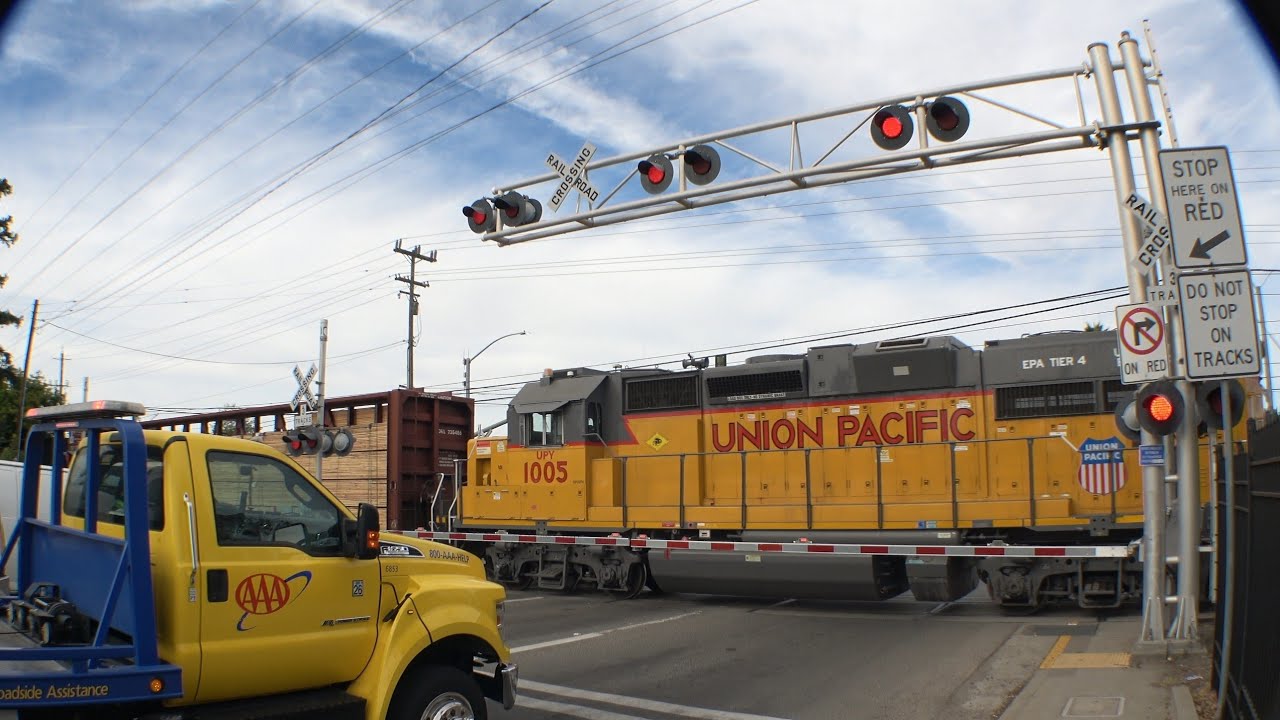 UPY 1004 - Florin Perkins Rd. Railroad Crossing - Florin Flyer Local, Sacramento CA - YouTube