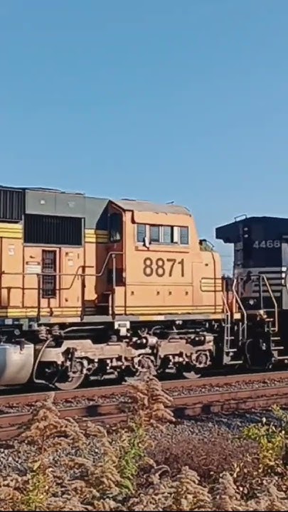 WFRX 8871 #raillife #railway #railroad #railwayfan #train #trainfans #railfaning - YouTube