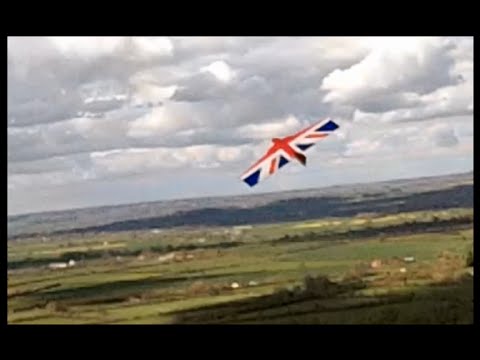 Pluto plank flying wing at Bratton Camp Apr16 - YouTube