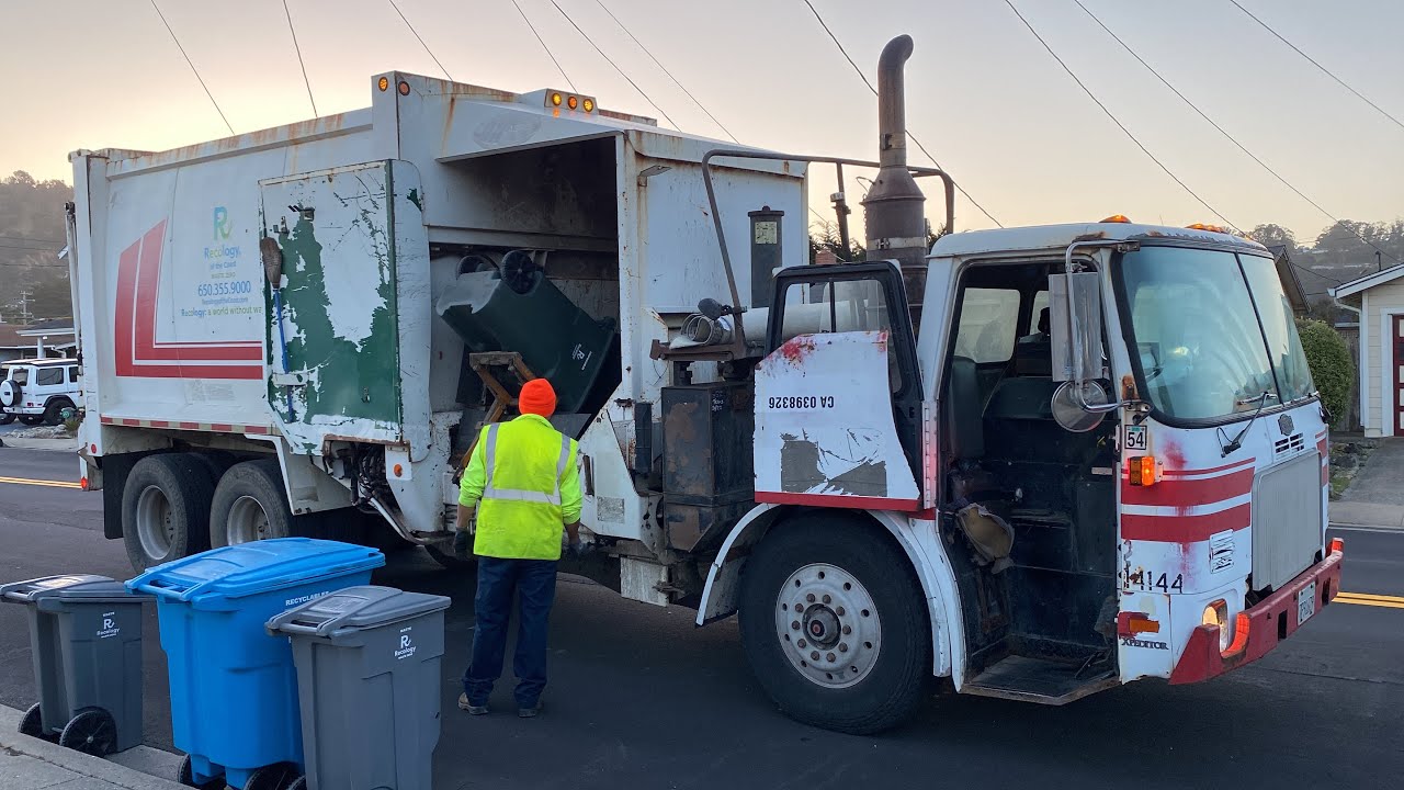 Recology Autocar WXLL Labrie Expert MSL 14144 - YouTube