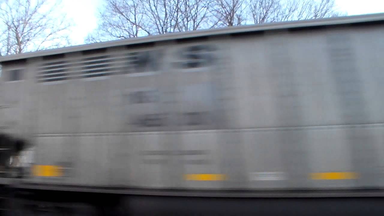 Westbound empty coal train leaded by NS 1019 - YouTube