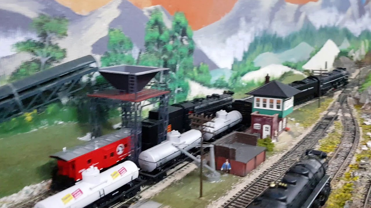 Model railroad HO locomotora Northern Pacific y tren de mercancías ...