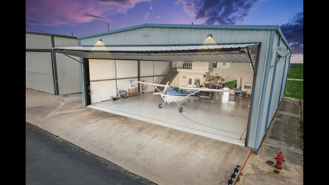 625 Aviator Drive at Hicks Airfield (T67) in Fort Worth Texas - YouTube
