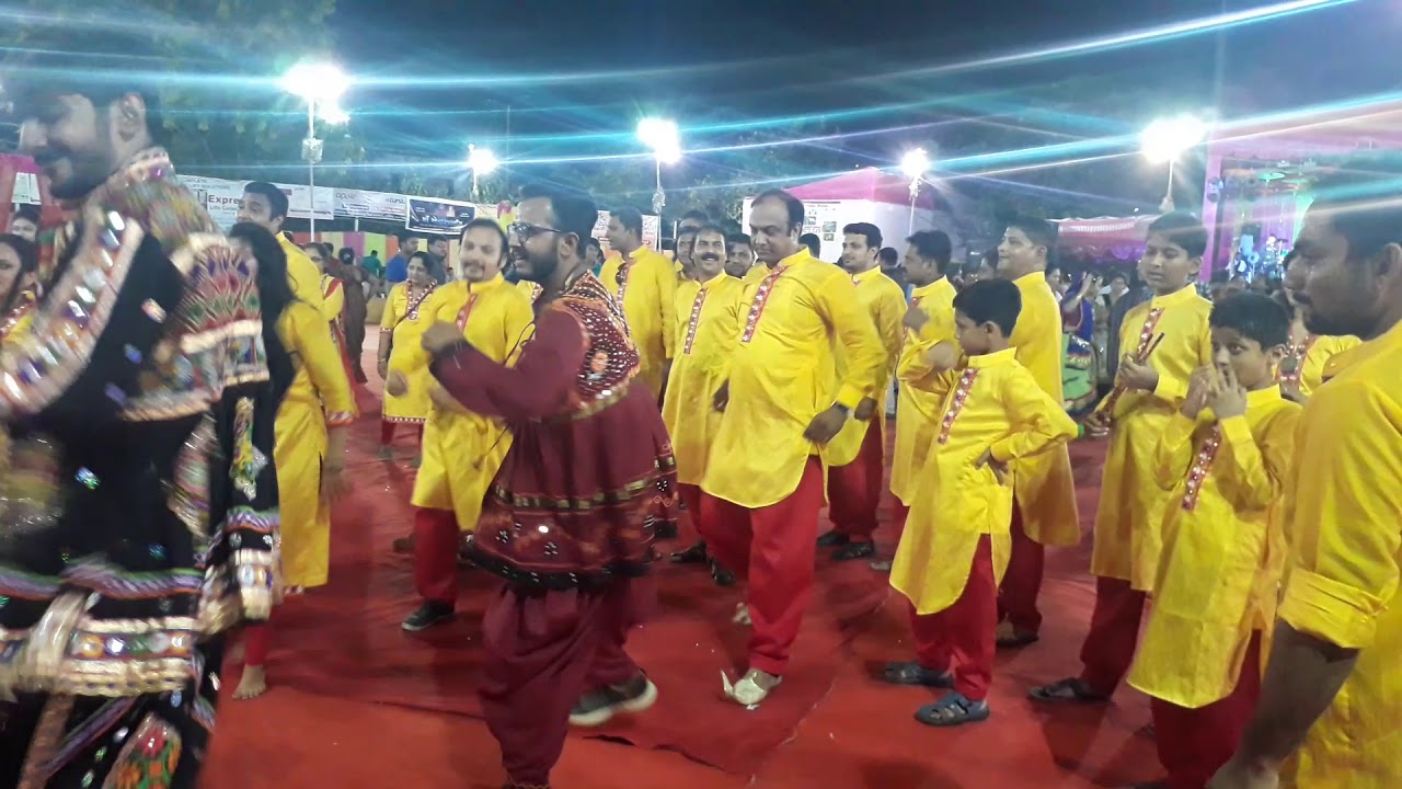GUJARATI GARBA NAVRATRI-2017, BHAVNAGAR (HUDO) - YouTube