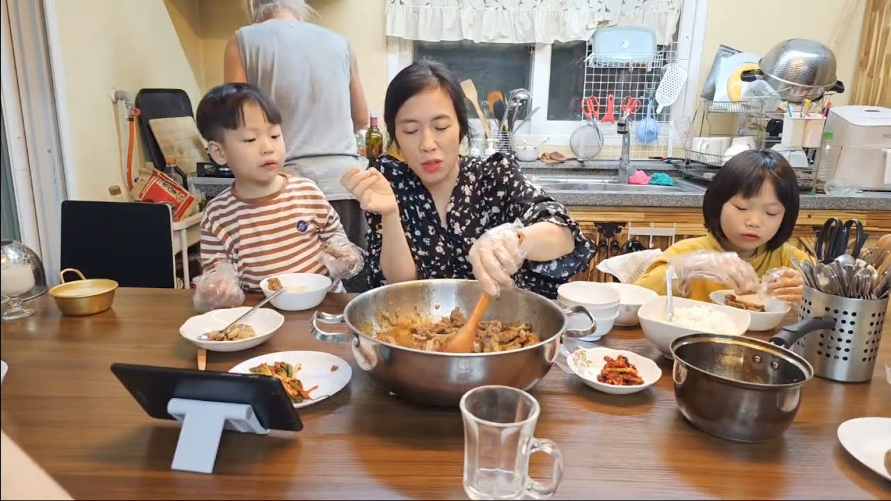 간장등갈비 조림과 #독활 전 부쳐 먹어요#땅두릅전#시골밥상#산골대가족#후식은 #메론 - YouTube