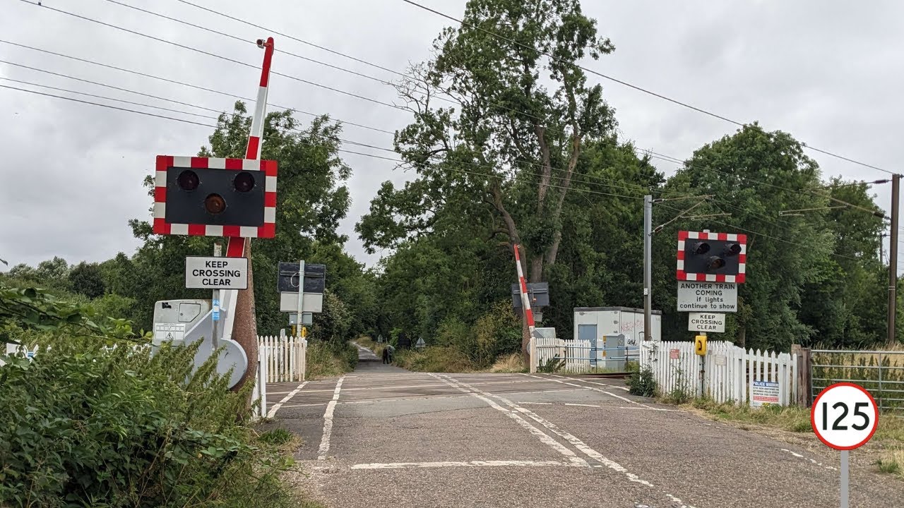 Duxford Level Crossing, Cambridgeshire (22/07/23) - RARE, OLD & HALOGEN ...