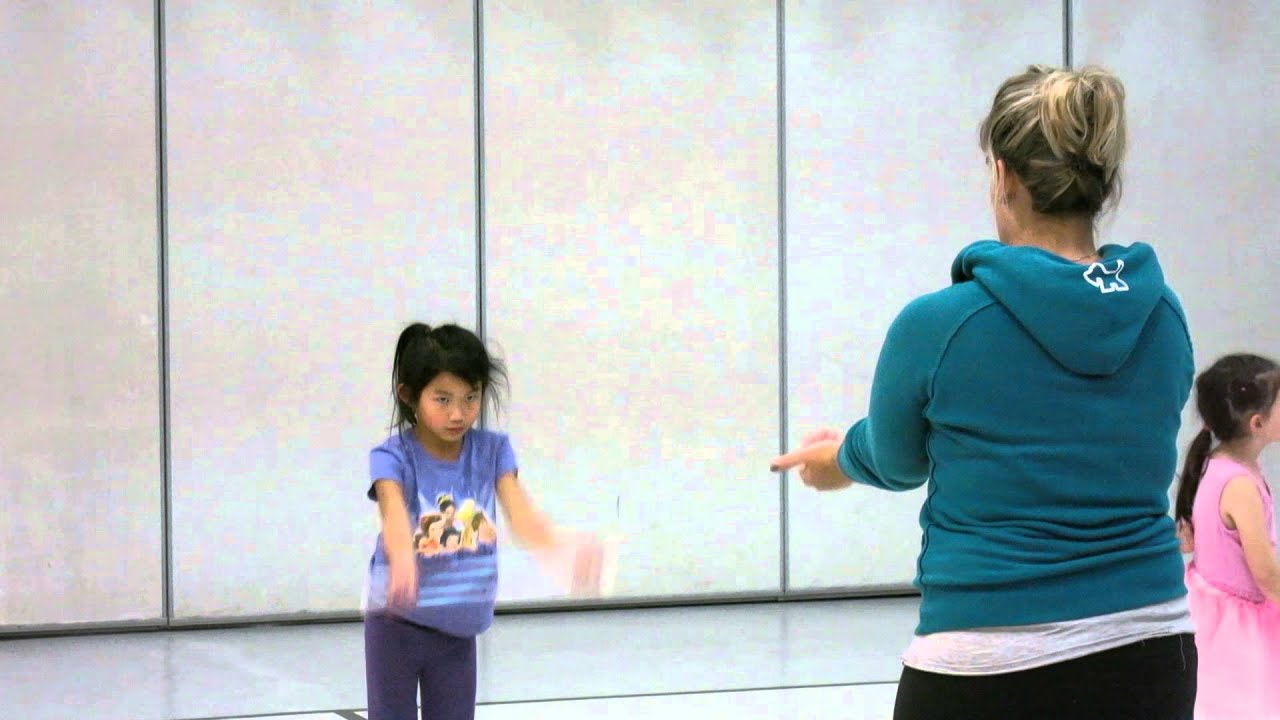 Hannah's First Baton Lessons - Week 5 October 28, 2014 5.5yo - YouTube