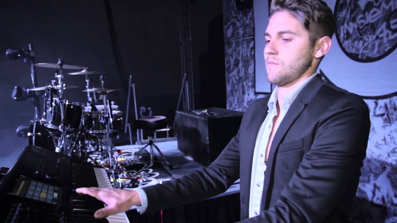 Brady Leffler KORG Kronos-on tour w/ Hot Chelle Rae - YouTube