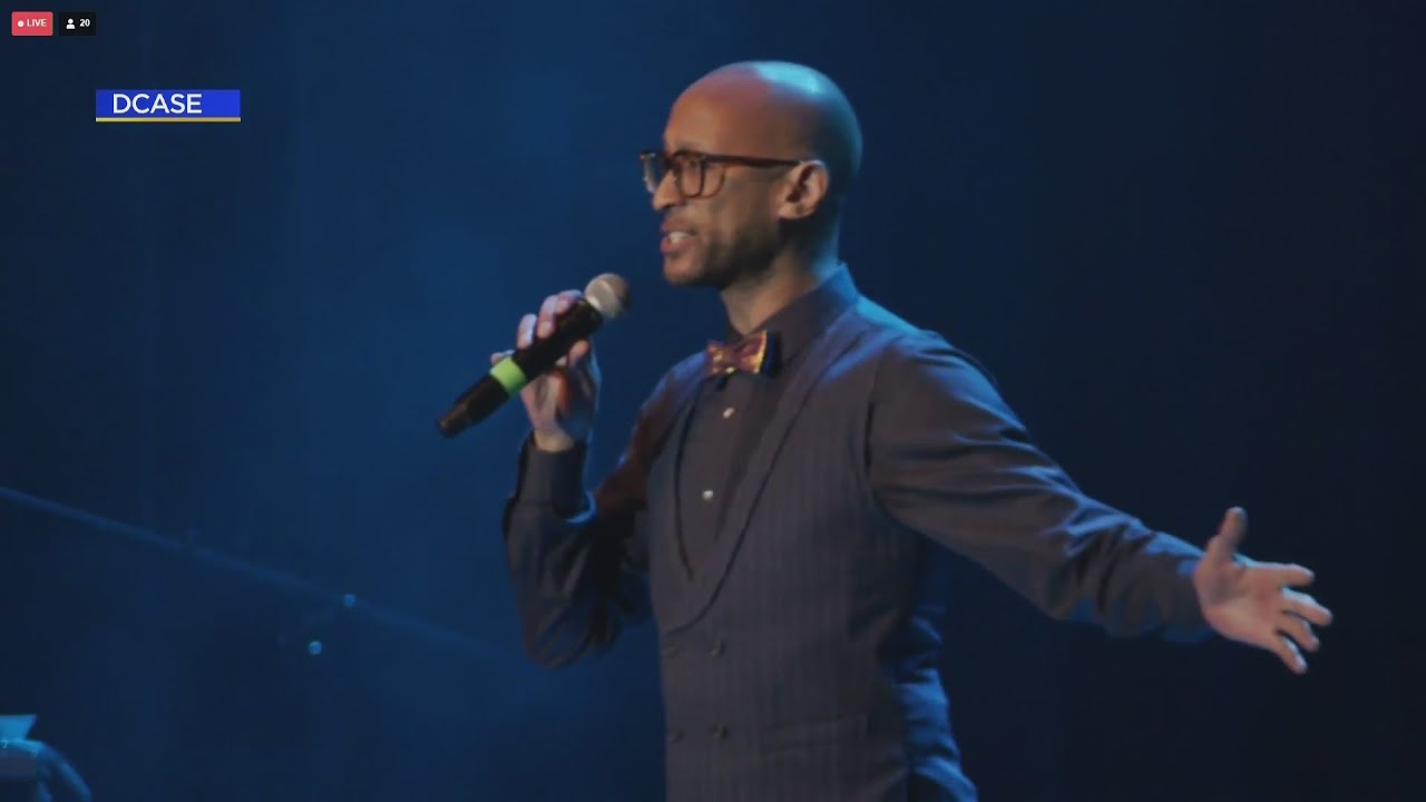 Chicago crowns winner of citywide karaoke contest - YouTube