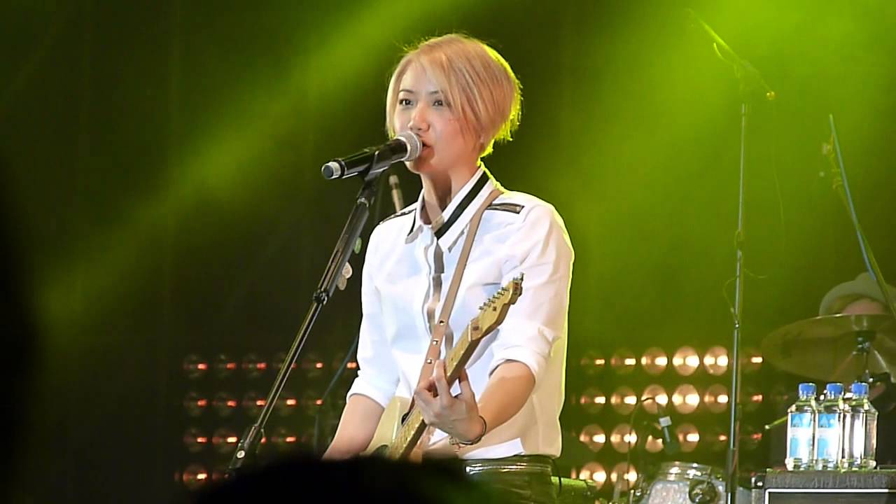 盧凱彤 Ellen Loo - 了不起 @ Lion Rock音樂節 2013-11-2 - YouTube