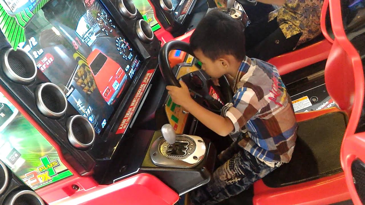 Keponakan main game balapan - YouTube