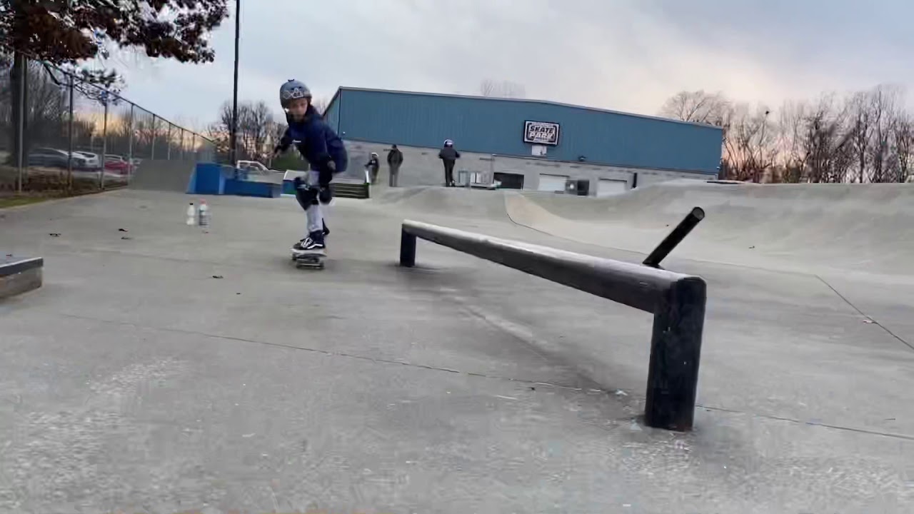 Street Sk8 with Frontside Airs at Springfield MO Outdoor Skate Park Dec ...