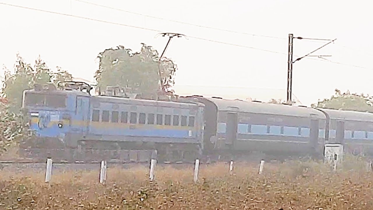 WDG4G 49182 hauling bcn wagon rake + WAG7 29430 with row of NMG wagon ...