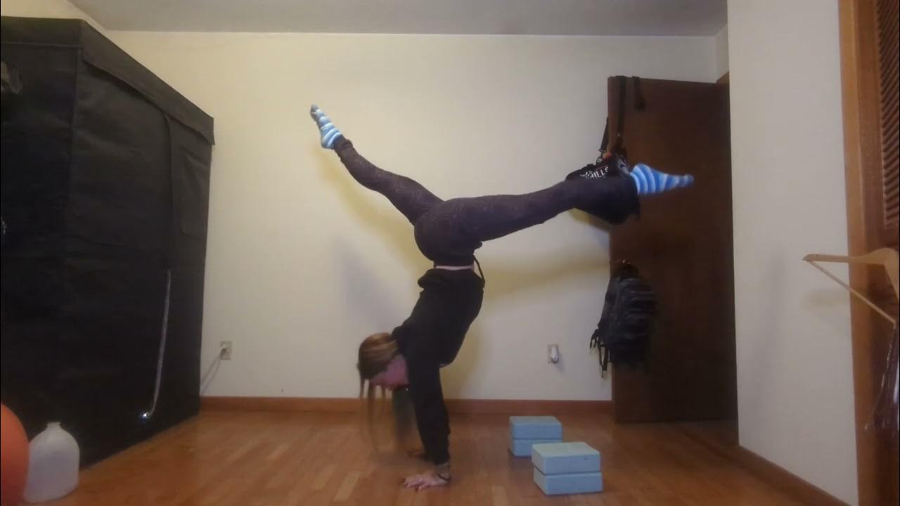 Handstand Practice Day 20/365 Round 5 - YouTube