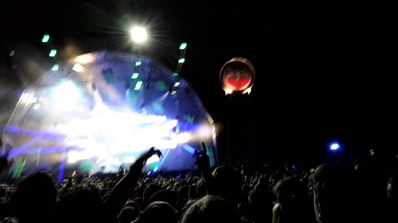 Netsky Rio (live Laundry Day) - YouTube