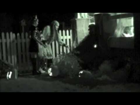 Scaring Kids on Halloween - YouTube