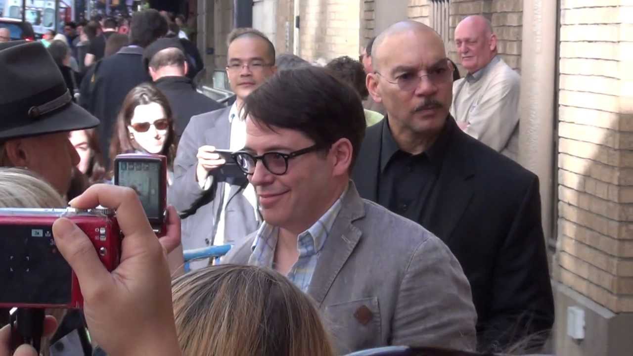 Matthew Broderick Signs Autographs For Fans On Broadway 2! - YouTube