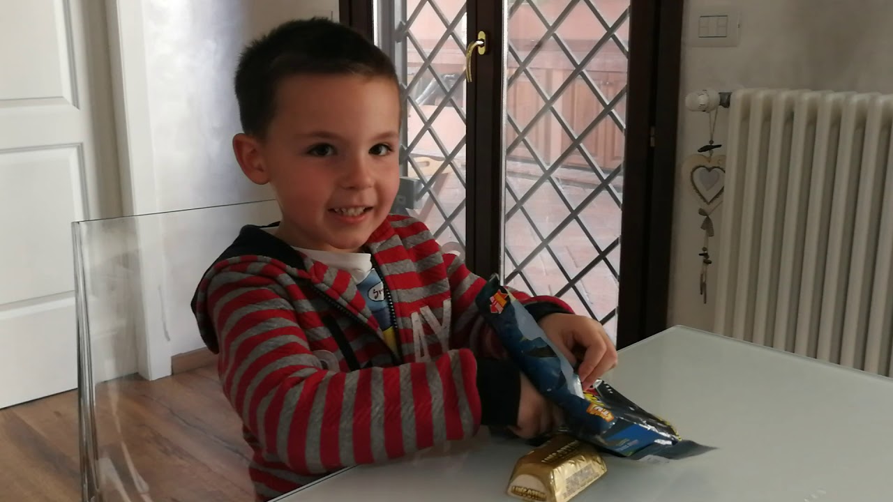 Edicola - I predatori della notte bustine - YouTube