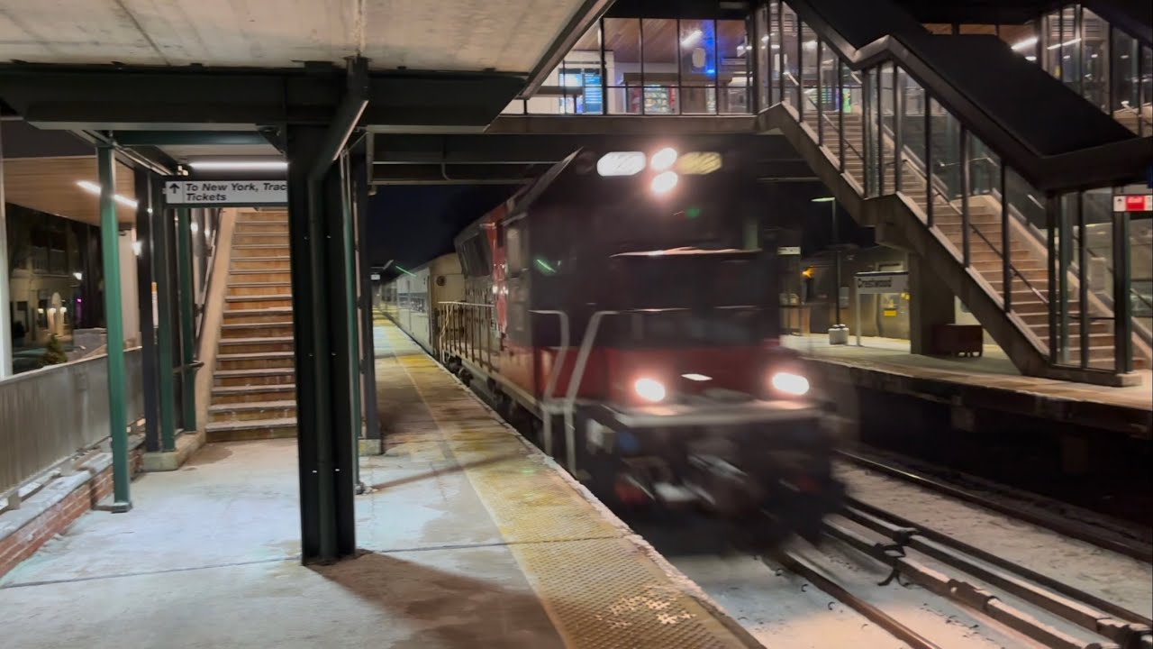 Connecticut BL20GH 128 blasts though Crestwood Station - YouTube