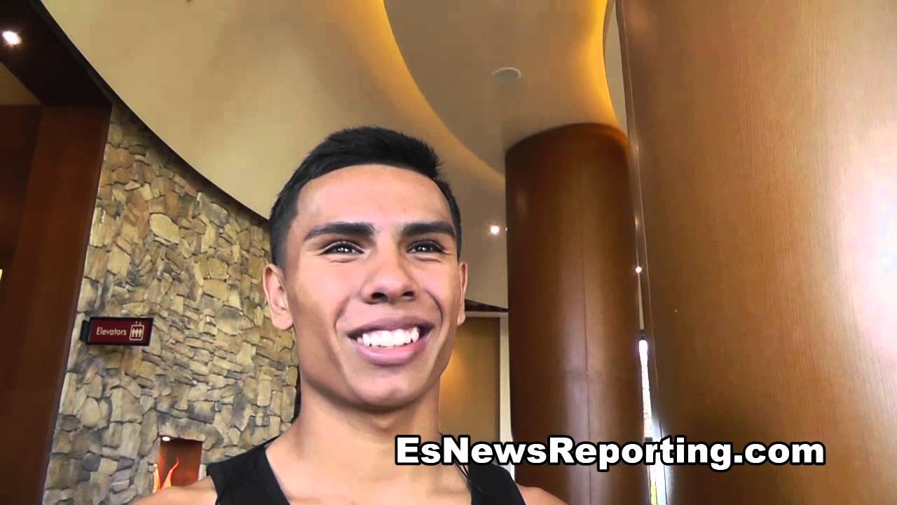 boxing prospect manny robles goes pro - YouTube