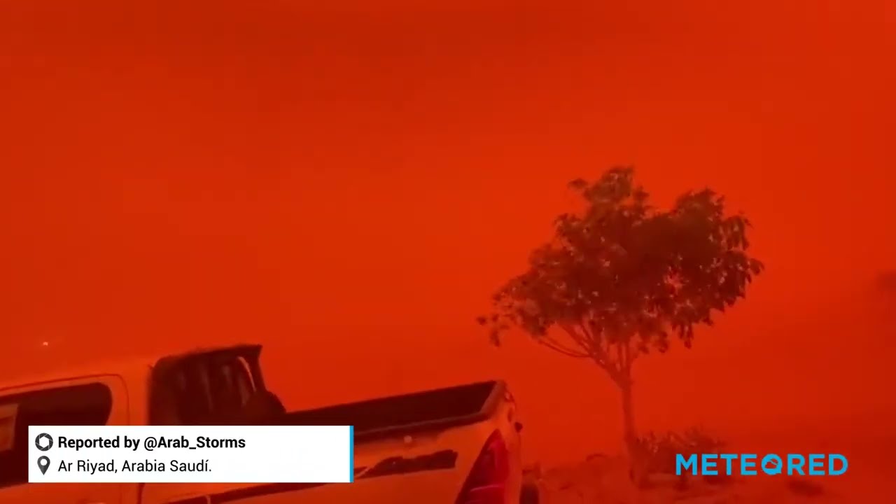 Impressive dust storm in Saudi Arabia - YouTube