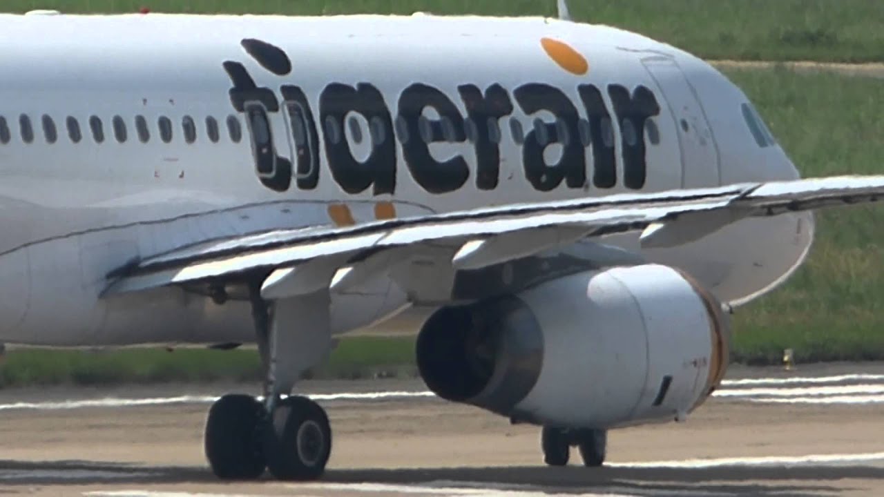 03-11-2014 767 JAL / ATR-72 LAOS / 777 Aeroflot / 747 Transaero - YouTube