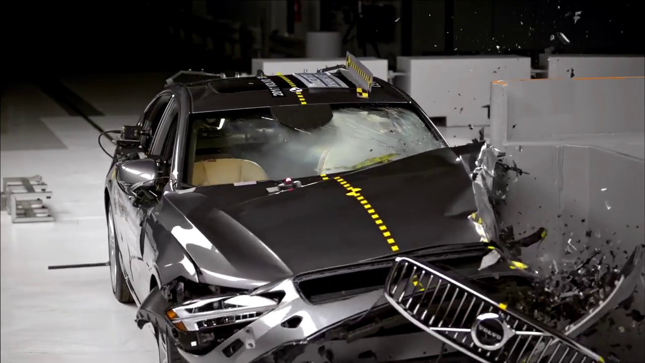 2018 Volvo S90 driver side small overlap IIHS crash test - YouTube