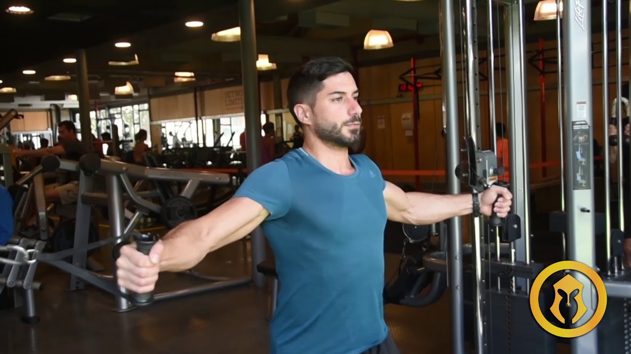 Apertura de pecho en polea al medio 2 - YouTube