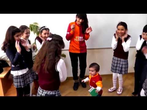 1 yaşındakı Davud Azizov﻿ qalatasaray fanatlarını qorxudur (220 # mekteb)