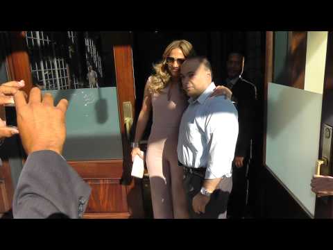 Jennifer Lopez Poses For Fans and NYC's Favorite Paparazzi
