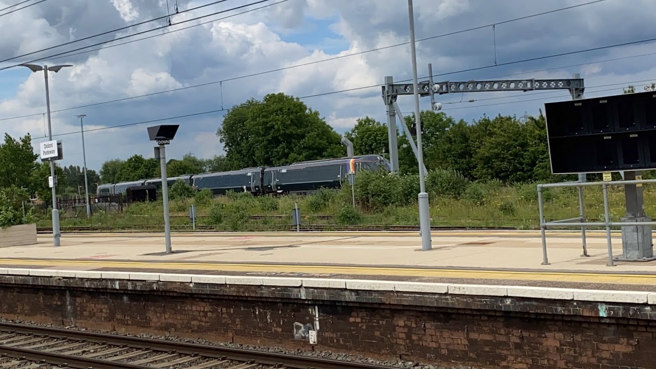 Great Western Railway Class 800 IET (800008 'Trainbow') at Didcot ...