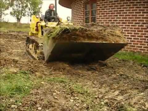 crawler loader working. IH 125 - YouTube