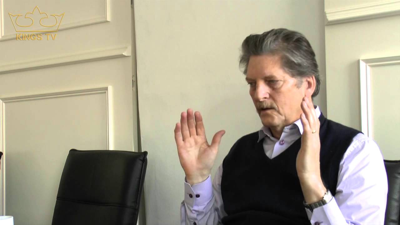 Roar News interview with André Singer - YouTube