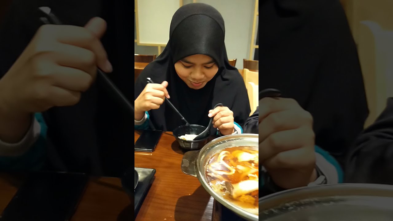 Aimi makan makanan Jepun di Hanasaka Bangi Avenue - YouTube