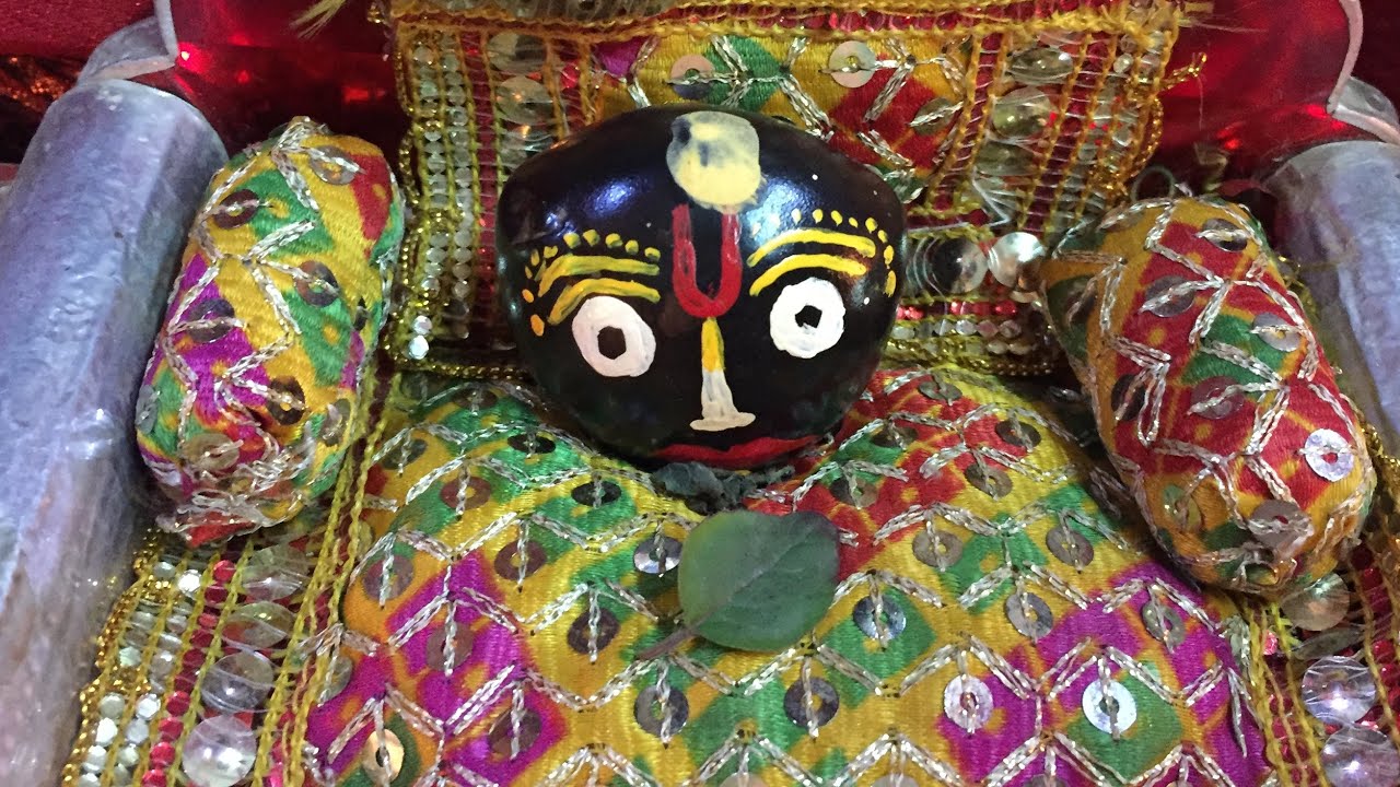 Salegram ji puja Vidhi Shringar or stri puja kre ya nahi - YouTube