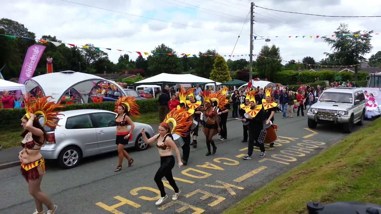 Start of the Sychdyn Carnival - YouTube