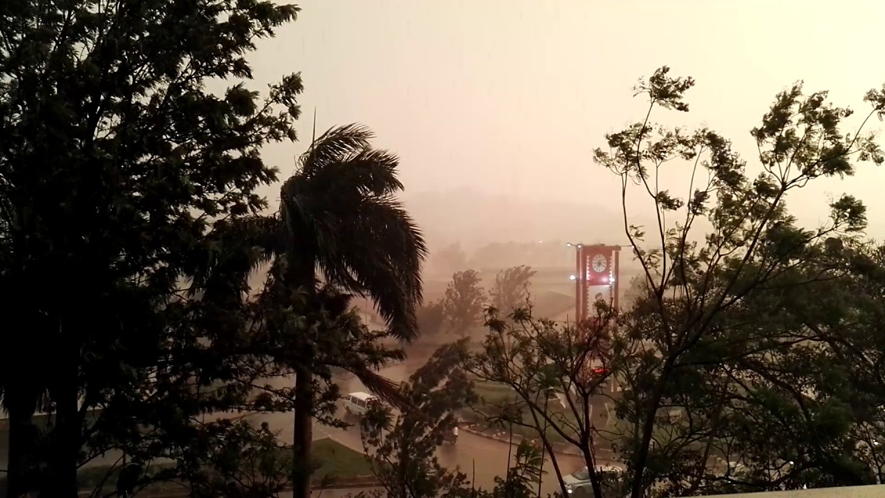 Strong Winds sweep Kampala - YouTube