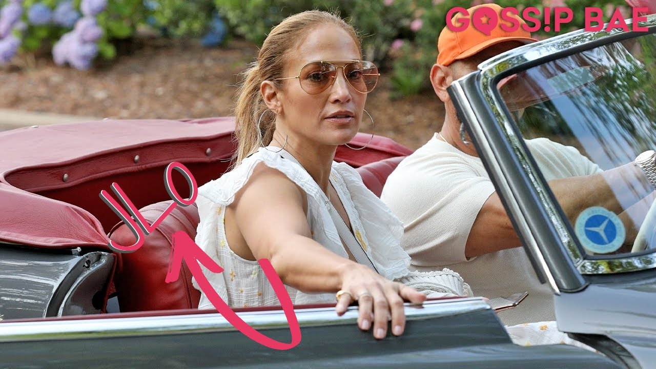 Jennifer Lopez gets a lift from her manager in a classic convertible ...