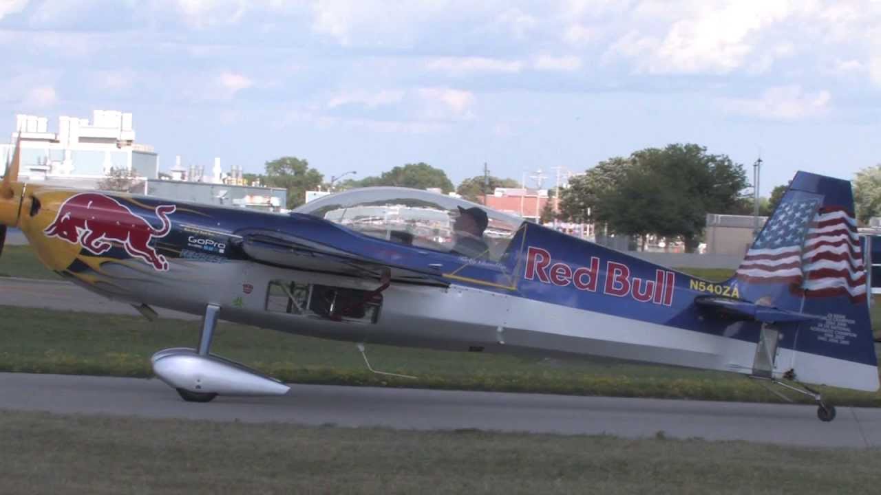 Red Bull Extra 300 taxiing - YouTube