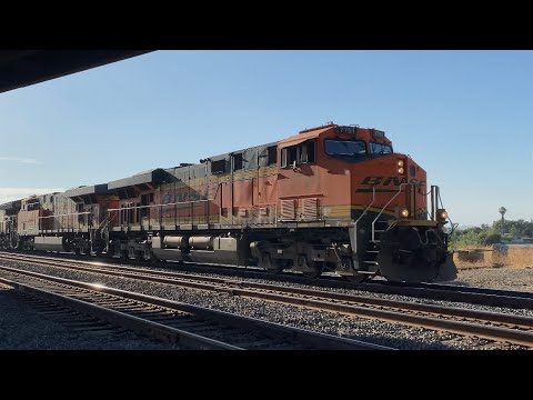 BNSF #7751 Passing By The Whittier Diamond Railroad Crossing. Quick Horn Show! - YouTube