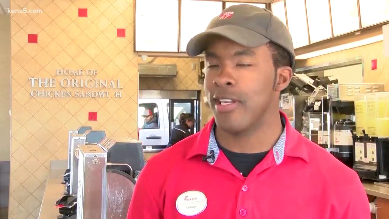 Chick-fil-A cashier does the right thing - YouTube
