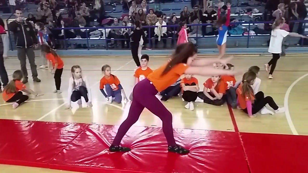 Gimastički klub Takovski Grm – Viktorija parter - YouTube