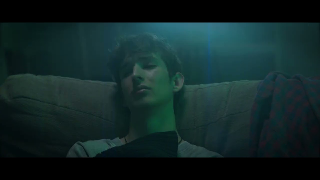 Tristan Turdean - Miss U (OFFICIAL VIDEO) - YouTube