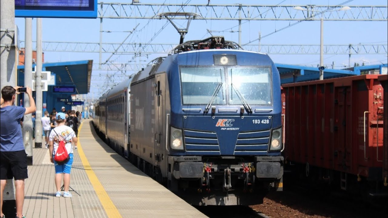 Wjazd I odjazd 193 428 "Kierunek Europa!" z IC BALTIC EXPRESS na stacji ...