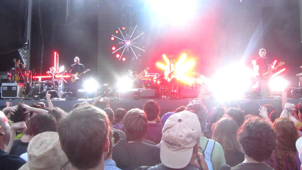 Beck - Loser (Live) - YouTube